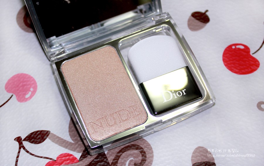 Dior화장하는법 디올화장품을 활용한 누드 메이크업 디올 누드 플루이드 파운데이션 디올컴팩트 디올쉬머 디올 하이라이터디올 브러쉬 디올 아이섀도우 3꿀뢰르