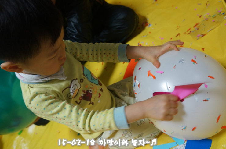 미술놀이 색종이와 풍선으로 정전기 놀이를 해요~~♬ 준비물 색종이풍선 네이버 블로그