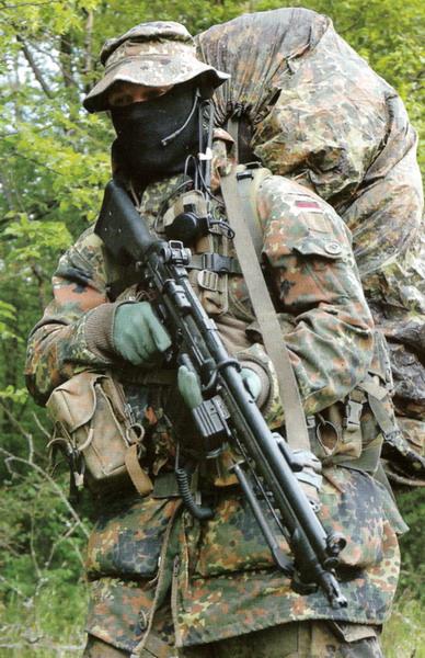 지정사수용 소총인데 경기관총으로도 쓸 수 있다? H&K G8(HK-81) Designated Marksman Rifle ...