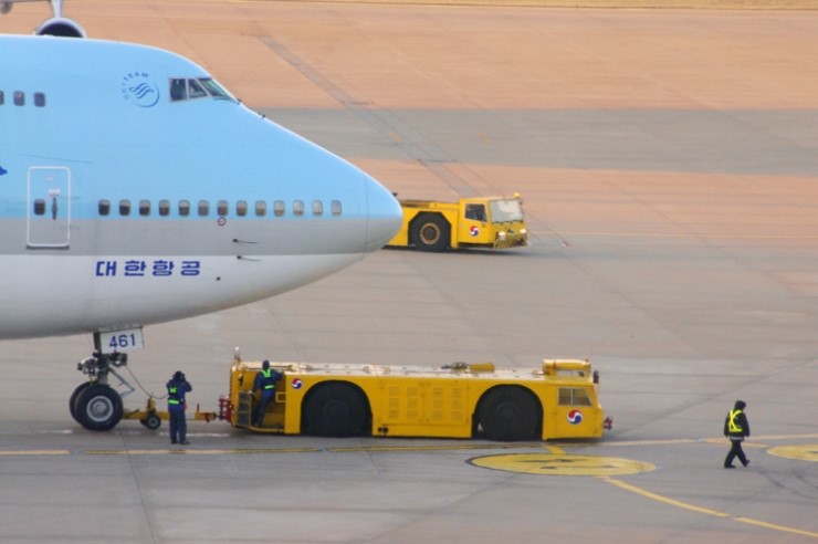 토잉카(토잉트랙터) - 비행기를 미는 차 : Towing Car, Towing Tractor : 네이버 블로그
