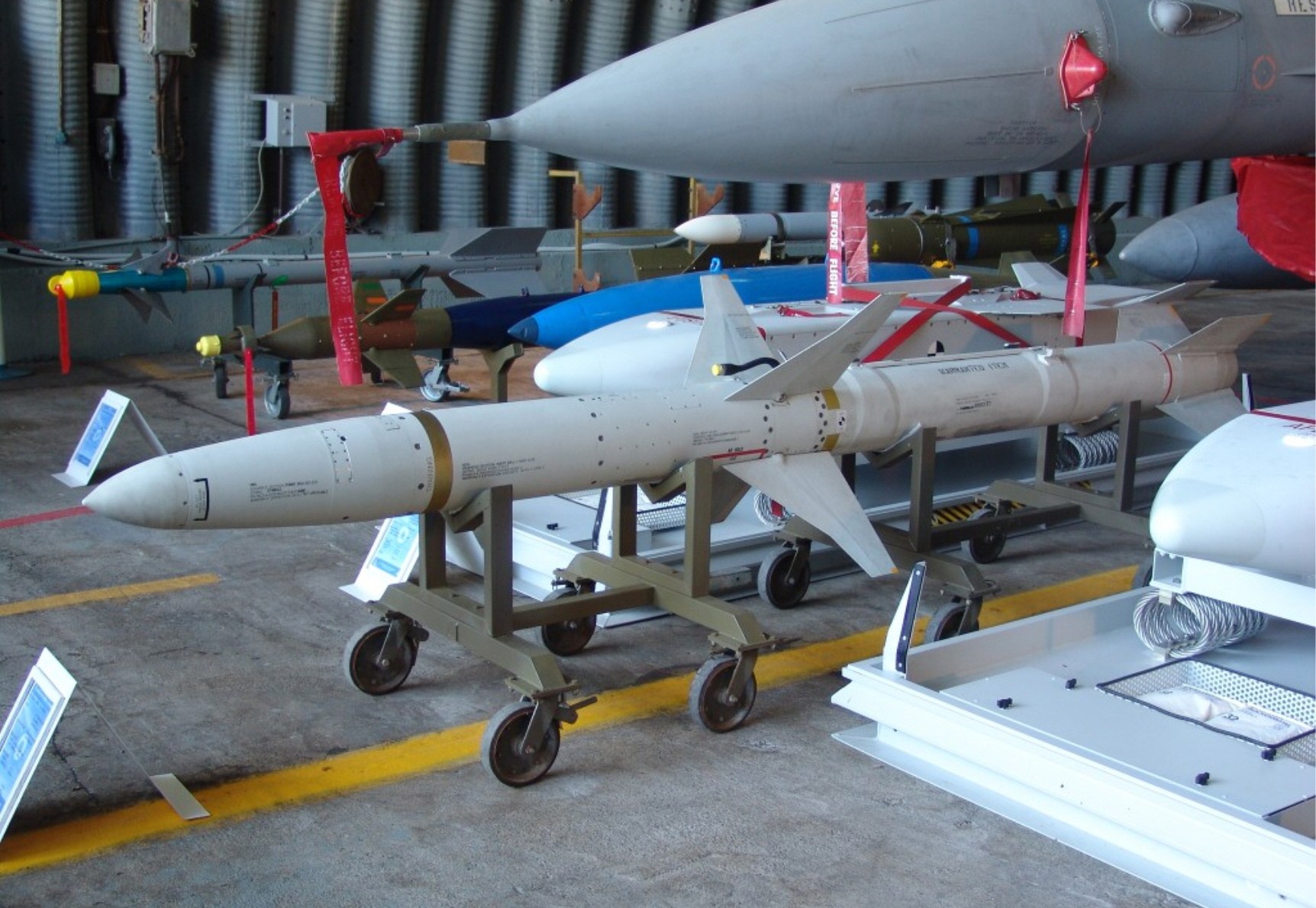 AGM-88 HARM (AGM-88 함 공대지 미사일) : USA : 네이버 블로그