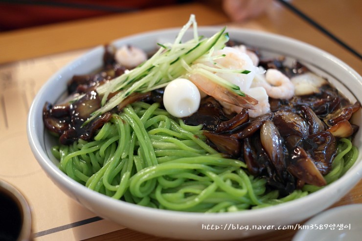 해물 가득한 부추면발 짜장면과 짬뽕 오랜만에 먹으니 마시따~~석관동 '착한임금님'~~ - 석관동 지역 추천맛집 착한임금님 후기