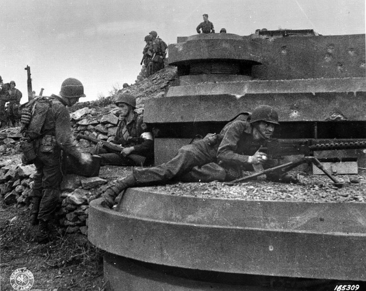 오마하 비치의 독일군 기관총 벙커[German Machine Gun Bunker of the Normandy Omaha ...