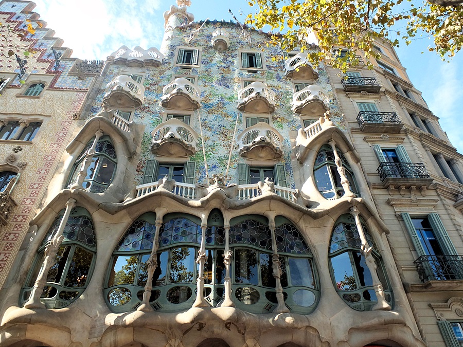 스페인 바르셀로나 가우디 건축물 투어 : 네이버 블로그